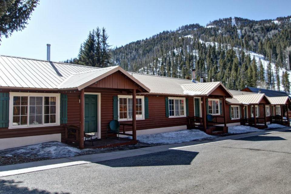 Three Bears Lodge, Red River (NM) | 2023 Updated Prices, Deals