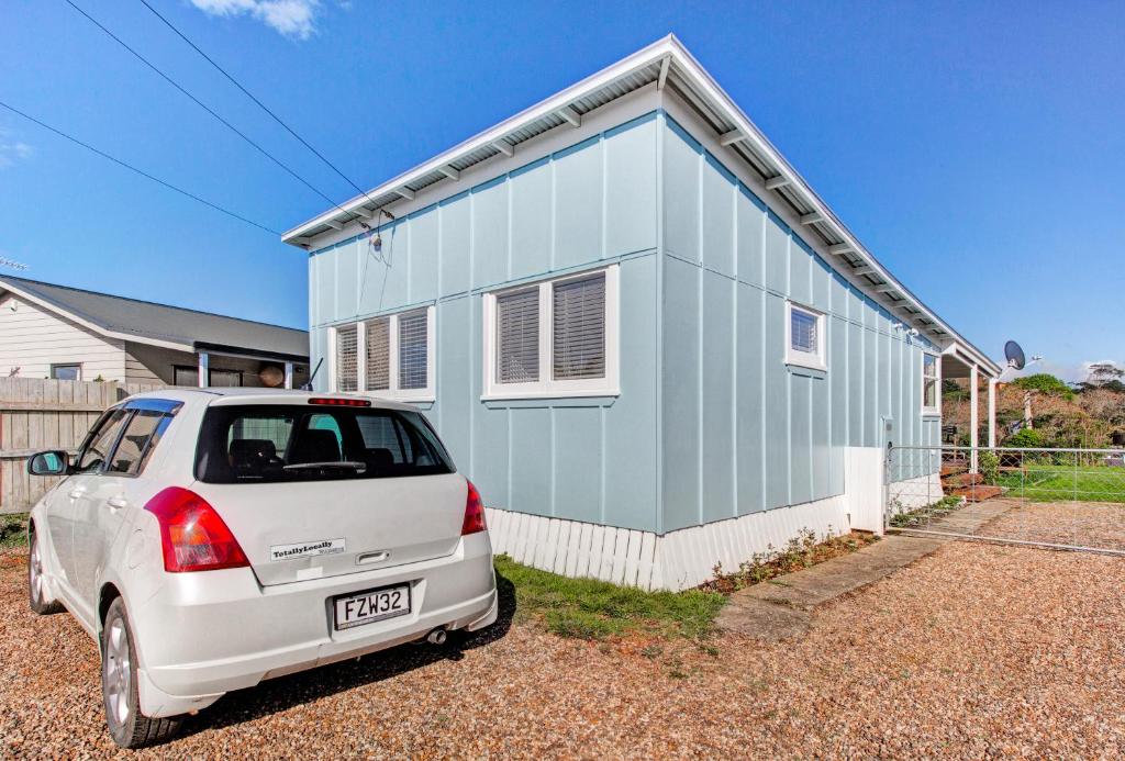 Book The Little Blue Bach in Oneroa Village by Waiheke Unlimited ...