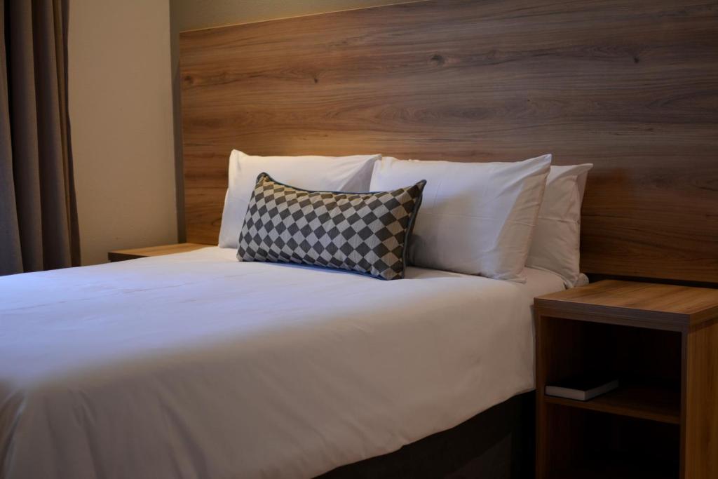 Regal Inn Midrand Hotel (Johannesburg) - Deals, Photos & Reviews