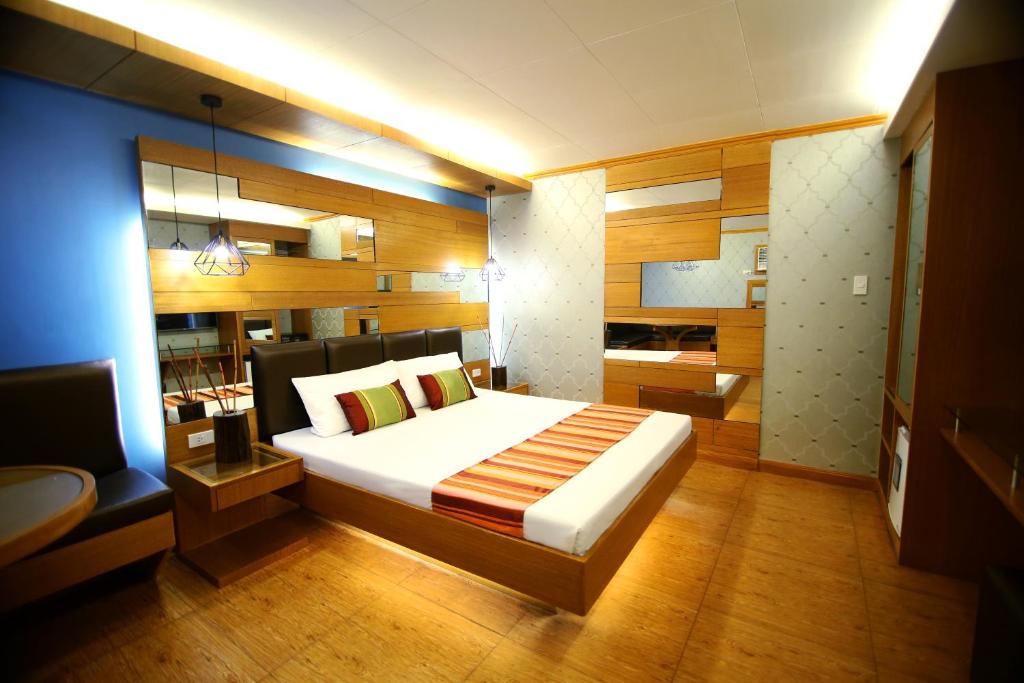 Motels in Manila, Philippines - price from $42, reviews | Planet of Hotels