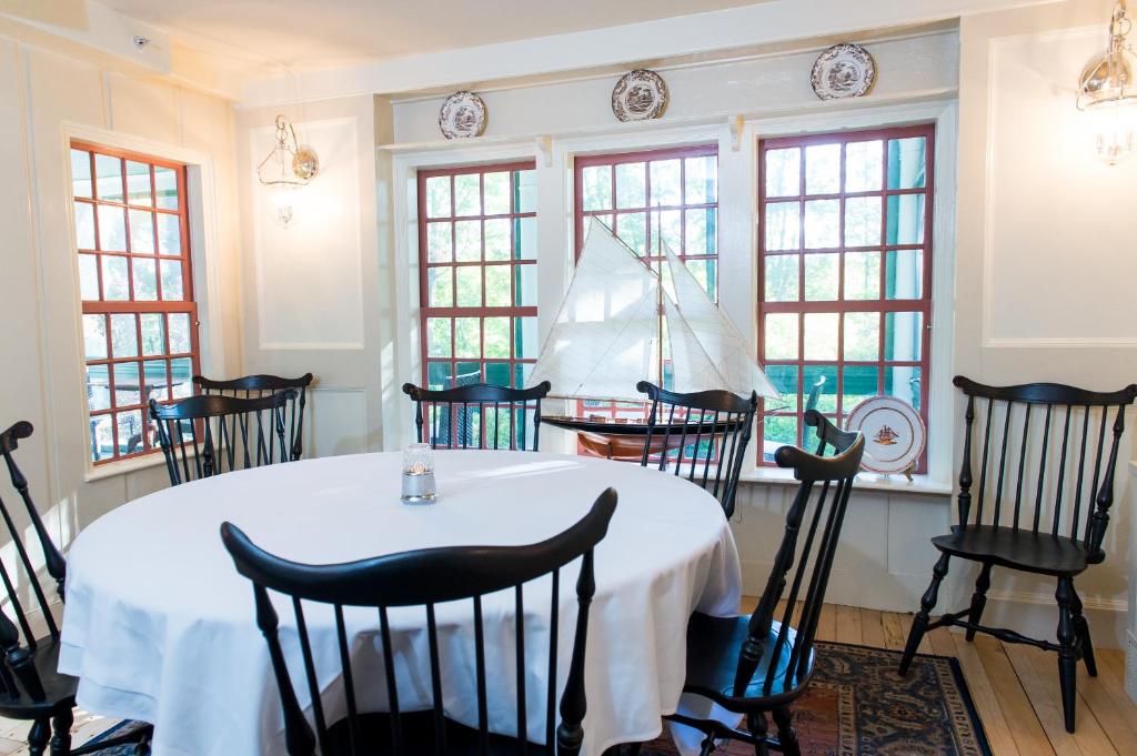 Three Chimneys Inn, Durham (NH) | 2024 Updated Prices, Deals