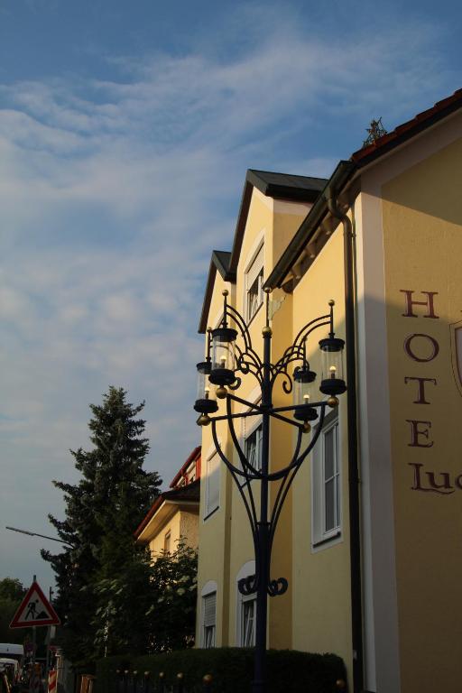 Hotel Konig Ludwig, Altotting, Germany - Photos, Room Rates & Promotions