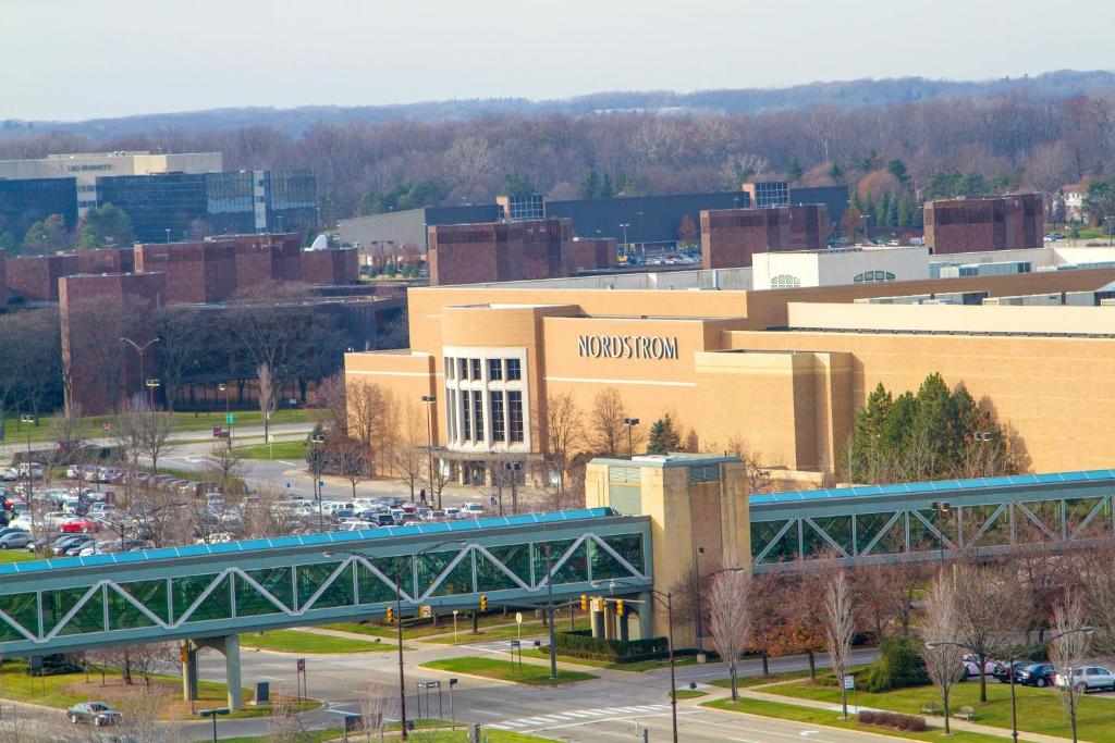 SOMERSET INN - Troy MI 2601 West Big Beaver Rd. 48084