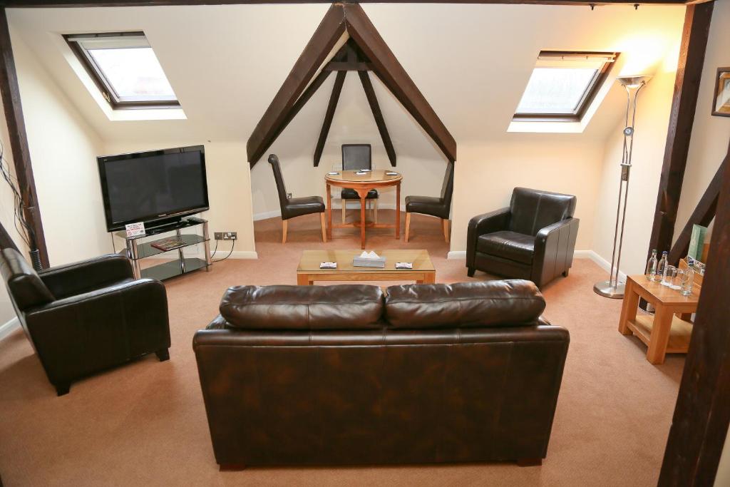 Best Price on Millfields Hotel in Grimsby + Reviews!