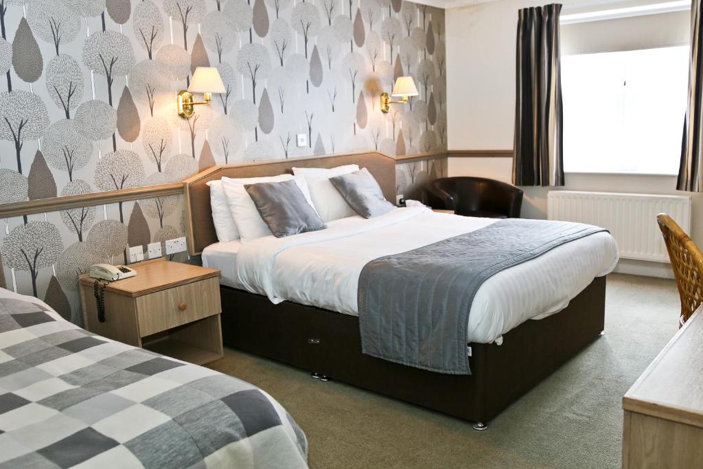 Best Price on Millfields Hotel in Grimsby + Reviews!