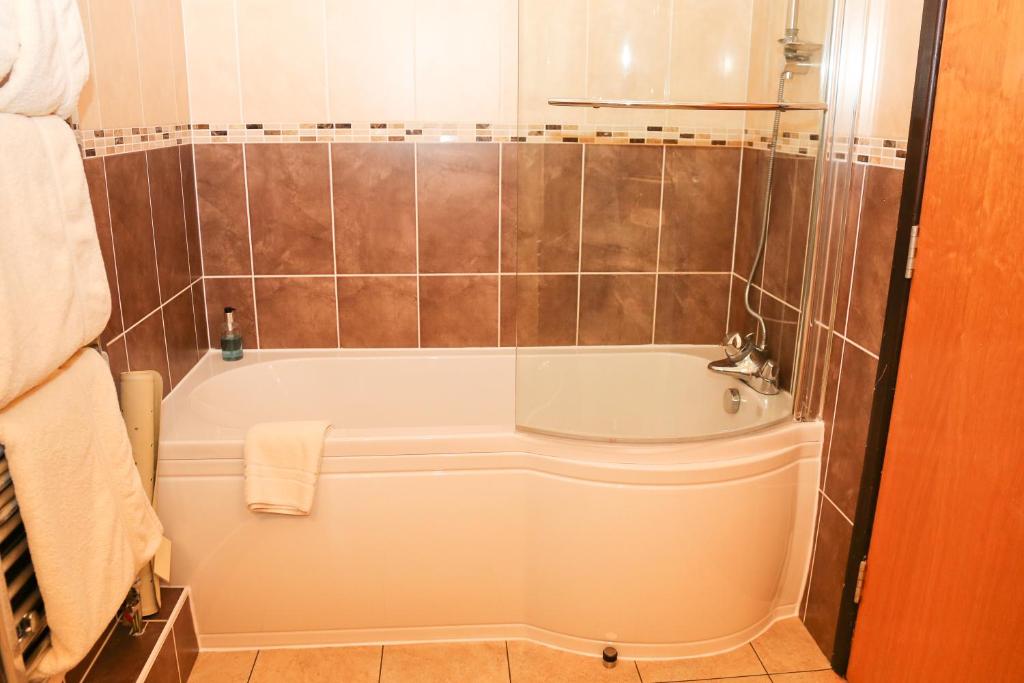 Best Price on Millfields Hotel in Grimsby + Reviews!