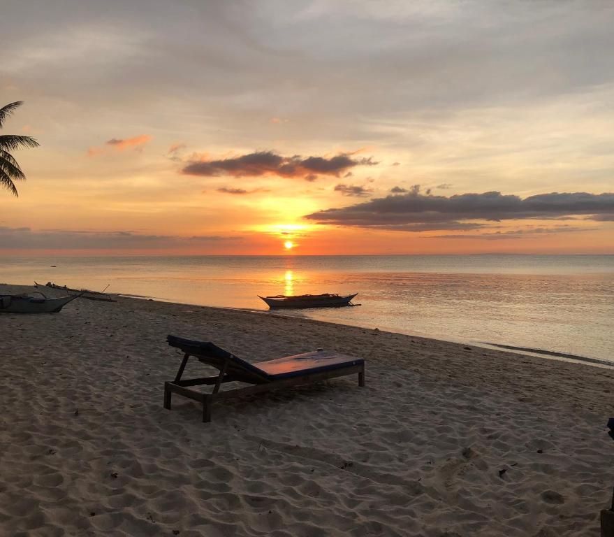 White Beach Front and Cottages Hinugtan Resort in Buruanga, Buruanga ...