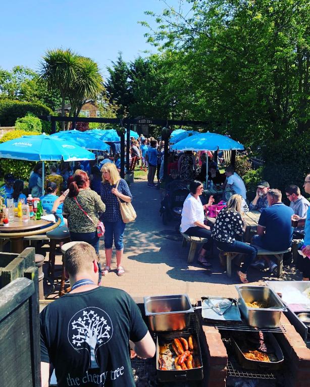 Cherry Tree Pub Guest House (Woodbridge) - Deals, Photos & Reviews