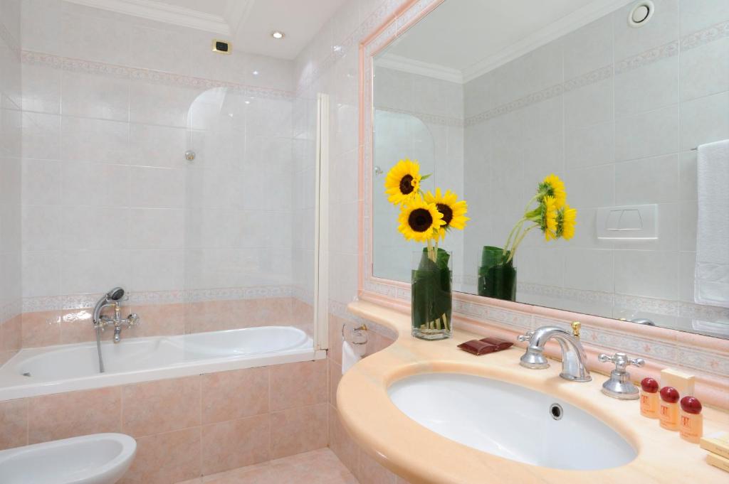 Torino Hotel, Rome | 2024 Updated Prices, Deals