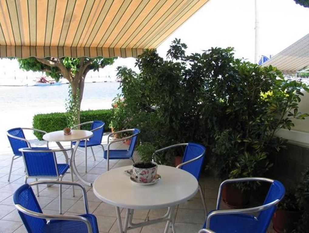 Best Price on Apollon Hotel in Paralia Tyrou + Reviews!