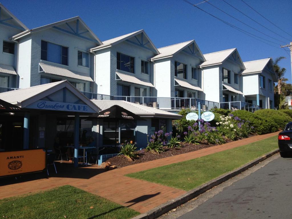 Mollymook Hotels with a Golf Course - Book at Hotel.com.au