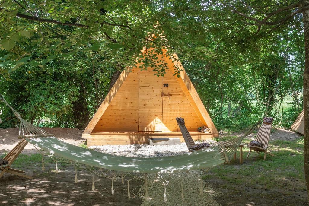 Turističko naselje- Japodski otoci, Rentals Račić