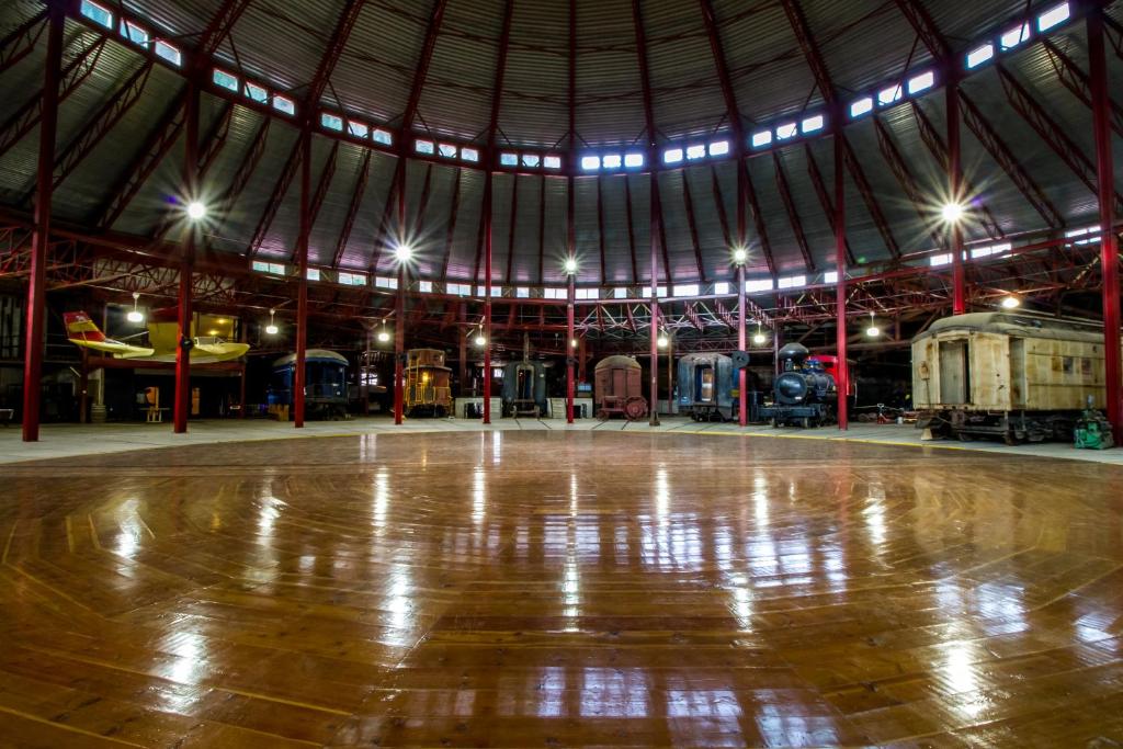 Three Valley Lake Chateau, Three Valley Gap (BC) | 2024 Updated Prices ...