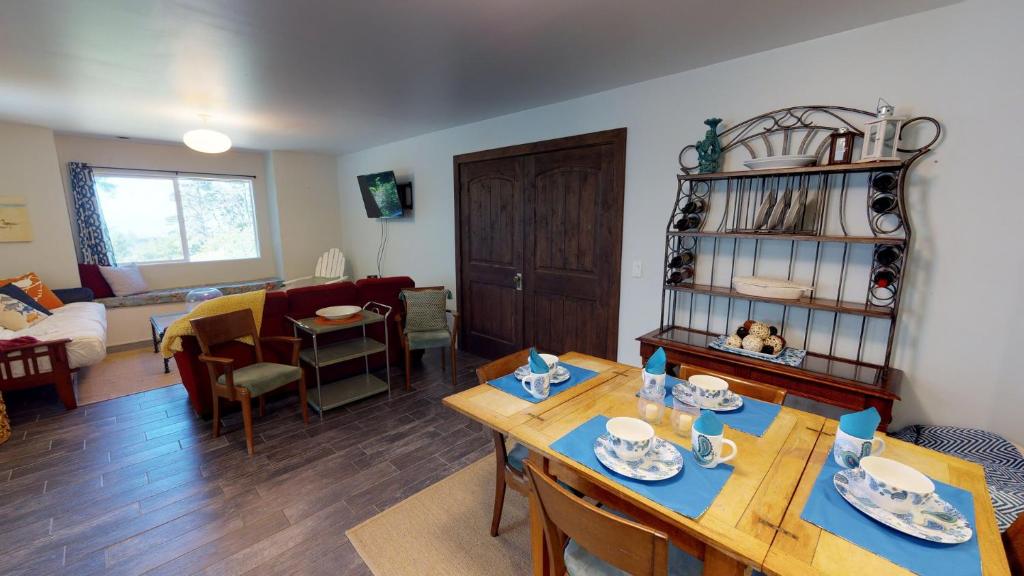 Halpern House Home in Seal Rock - reviews, prices | Planet of Hotels