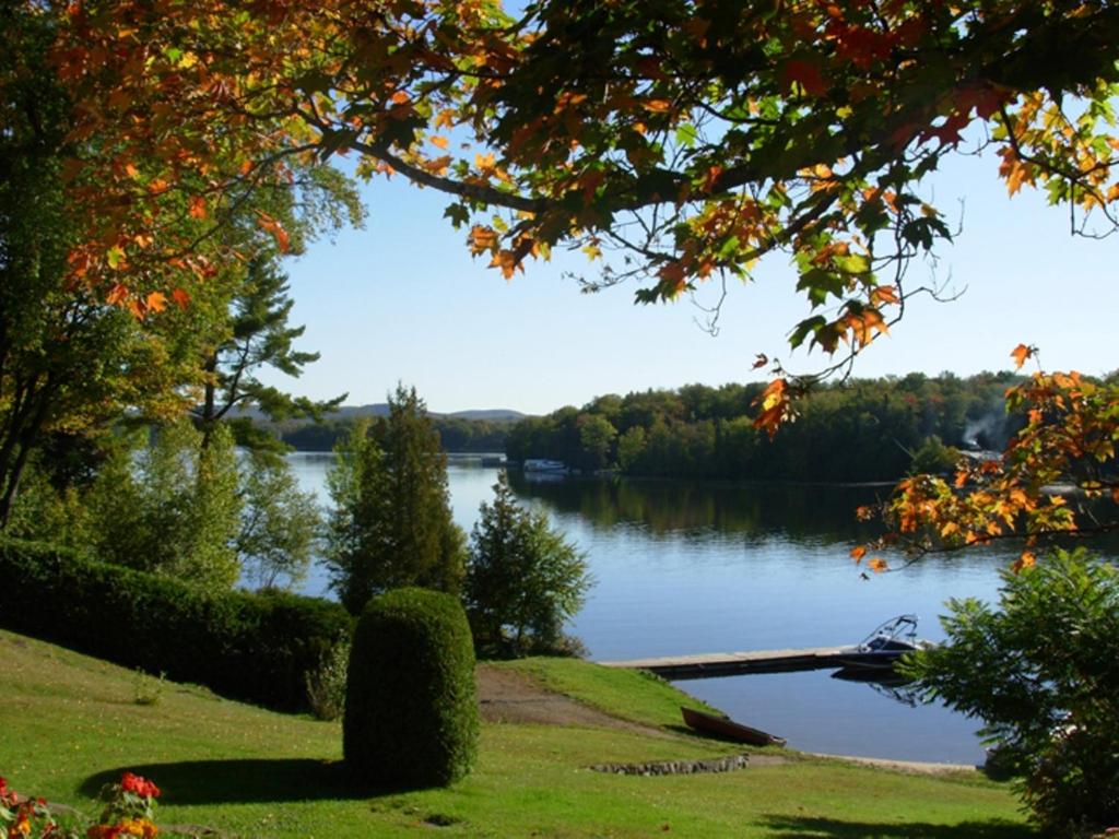 Manoir du Lac Sept-Iles Hotel (Saint-Raymond (QC)) - Deals, Photos ...