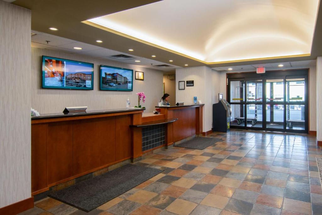 Service Plus Inn and Suites Calgary, Calgary (AB), Canada - Photos ...