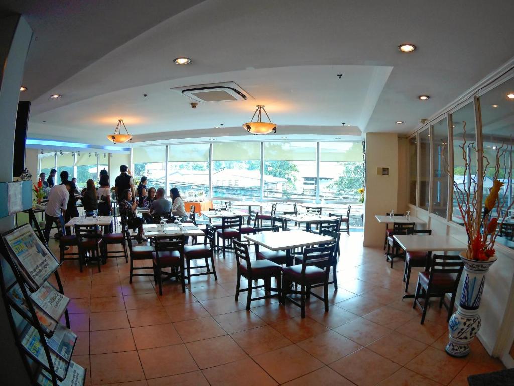 Golden Peak Hotel & Suites powered by Cocotel, Cebu | 2024 Updated ...