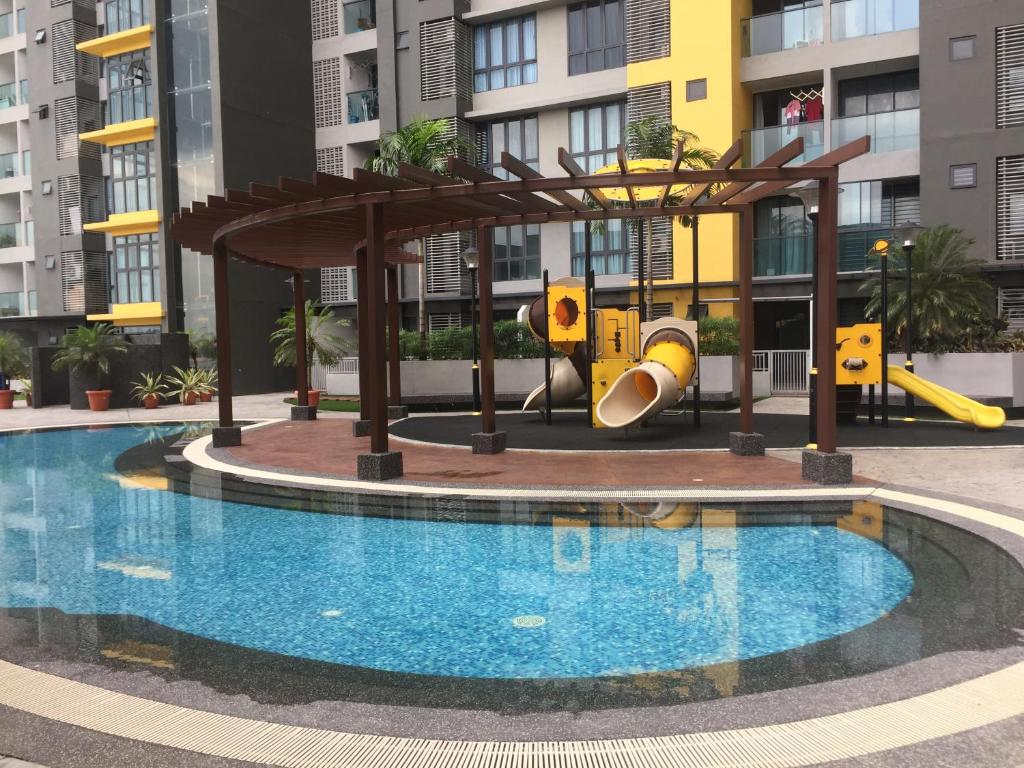 Best Price on Silk Sky Residence Seri Kembangan /Balakong in Kuala ...
