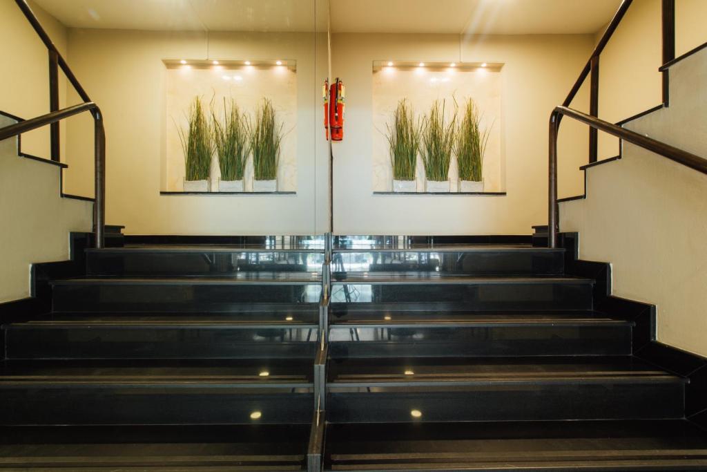 Seasons Siam Hotel, Bangkok | 2024 Updated Prices, Deals