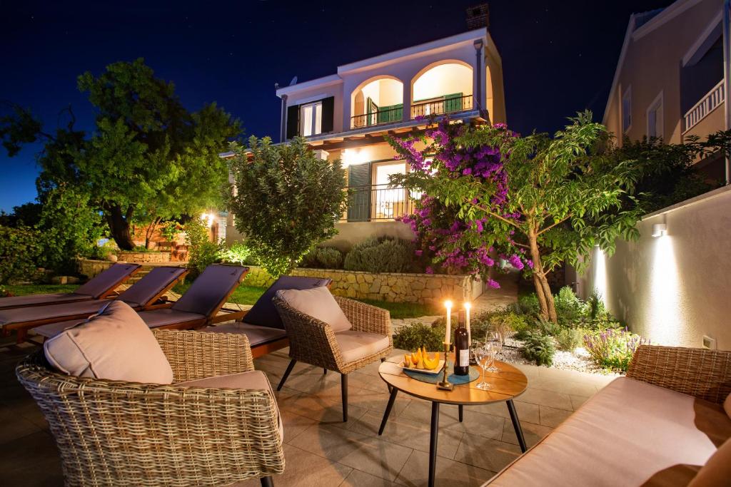 Best Price on Villa Mendula in Kastela + Reviews!