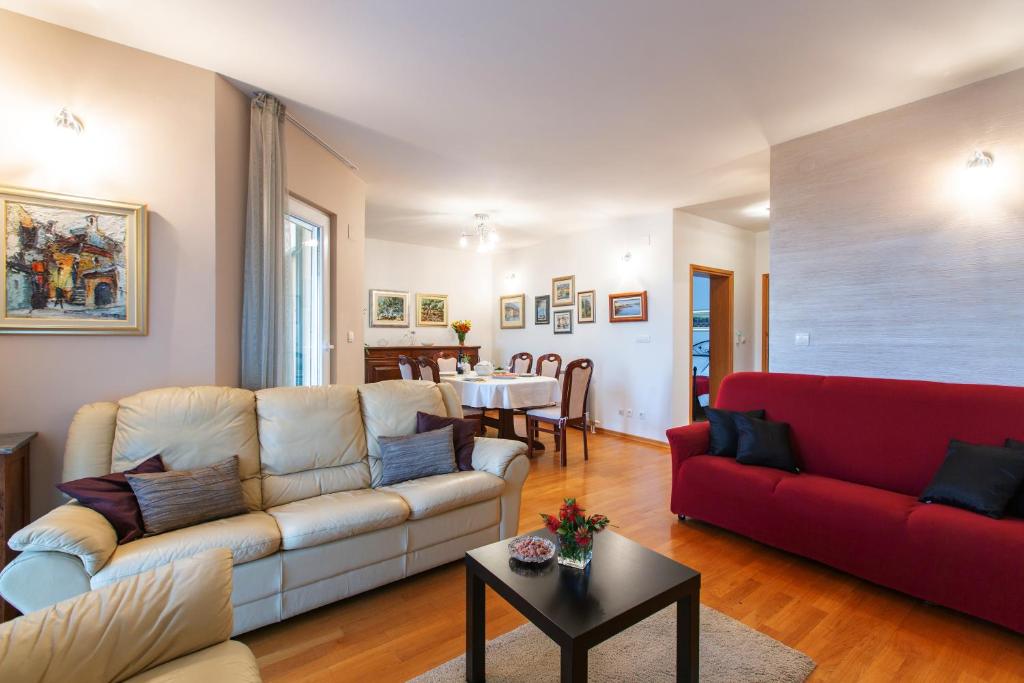 Best Price on Villa Mendula in Kastela + Reviews!