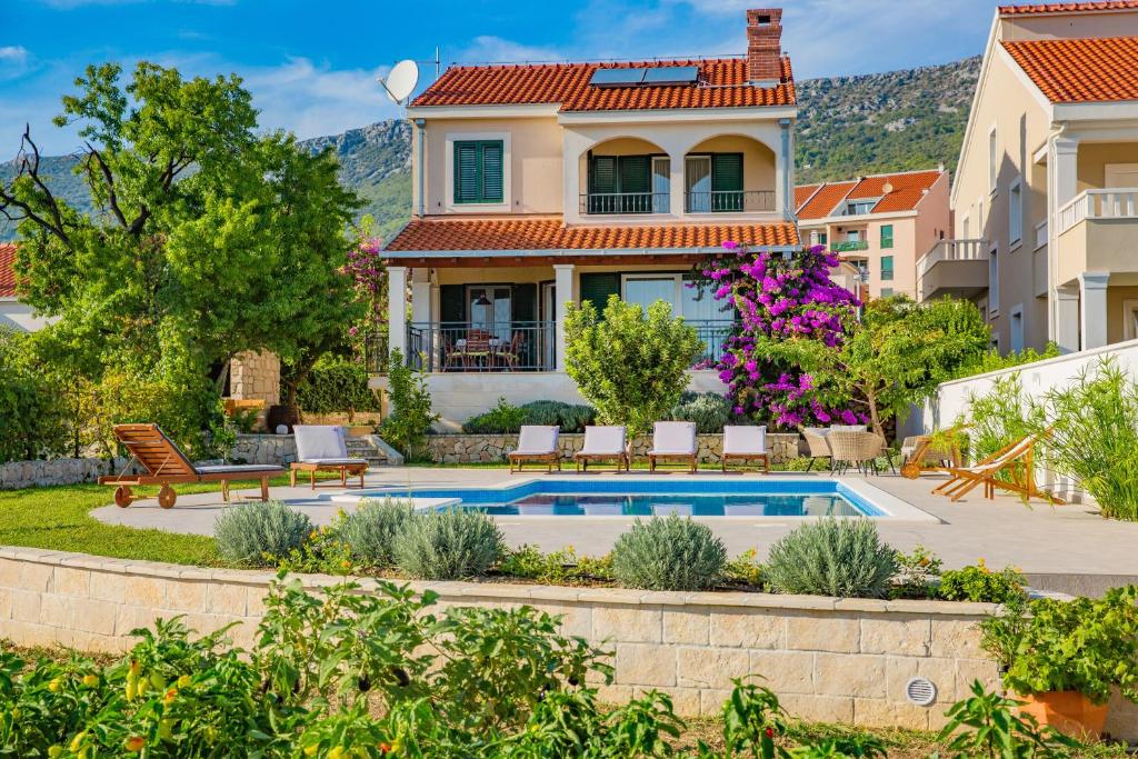 Best Price on Villa Mendula in Kastela + Reviews!