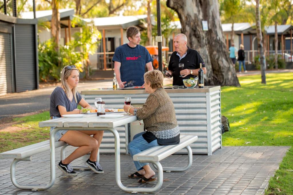 BIG4 Renmark Riverfront Holiday Park Hotel - Deals, Photos & Reviews