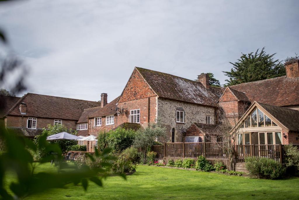 Best Price on Howfield Manor Hotel in Canterbury + Reviews!