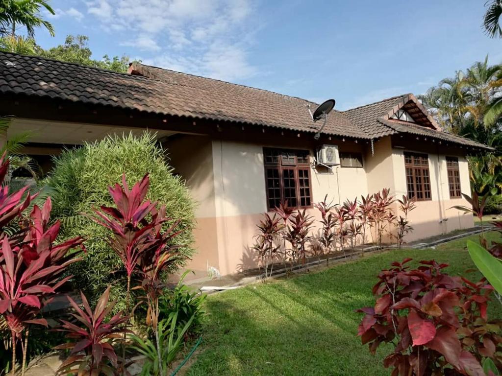 Six Villa Inn, Paka | 2024 Updated Prices, Deals