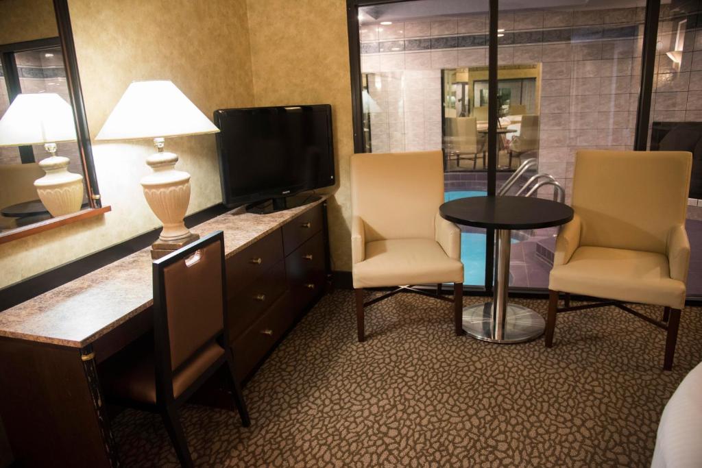 Best Price on Paradise Stream Resort in Mount Pocono (PA) + Reviews!