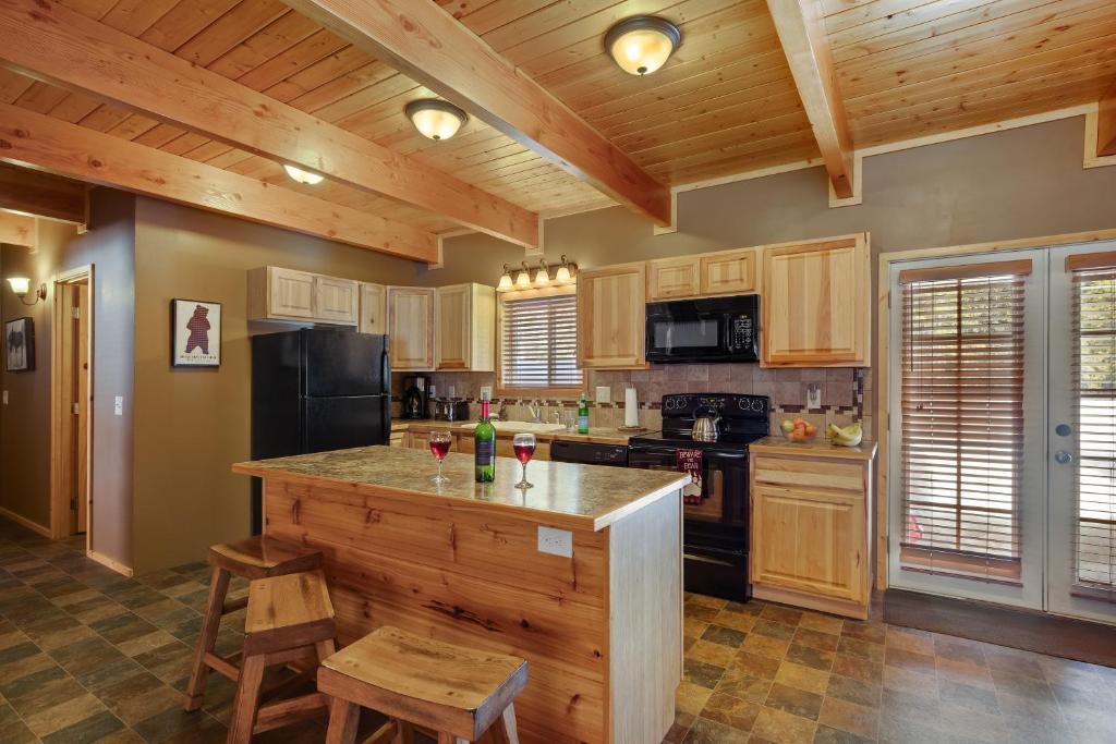 Rimfire Refuge by KABINO Hot Tub Fire Pit Sauna PS3 Grill WiFi Loft ...