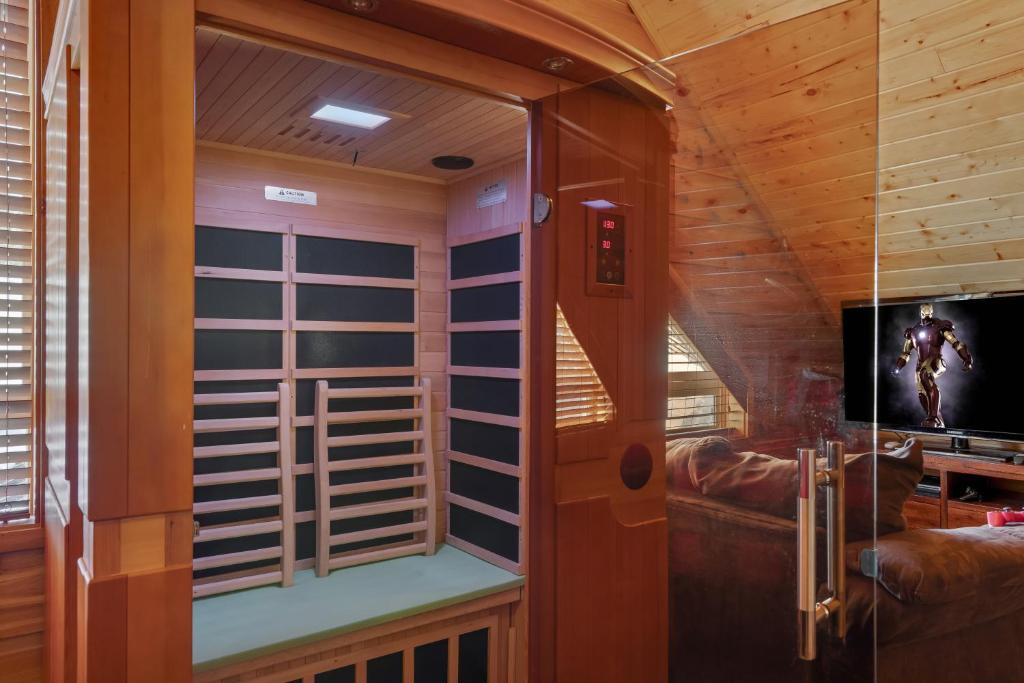 Rimfire Refuge by KABINO Hot Tub Fire Pit Sauna PS3 Grill WiFi Loft ...