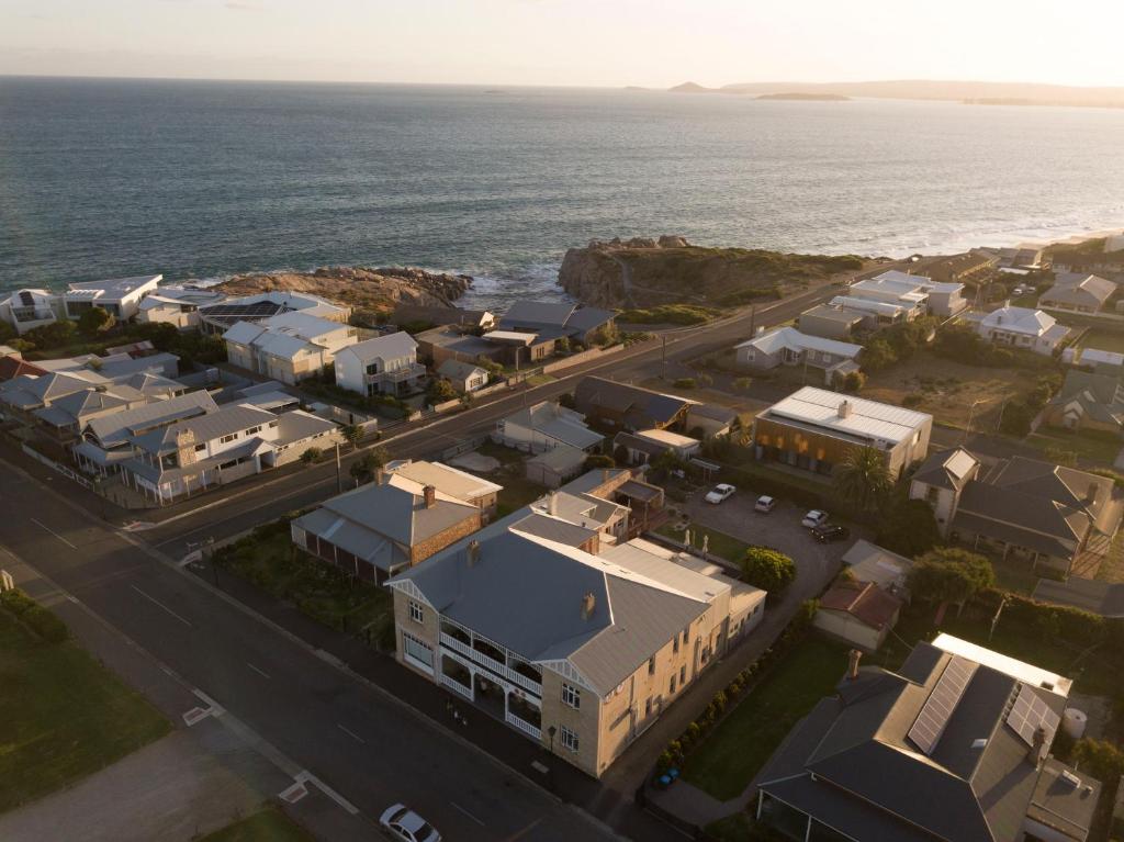 YHA Port Elliot Beach House, Victor Harbor | 2024 Updated Prices, Deals
