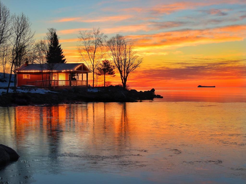 Cove Point Lodge, Beaver Bay, MN from $69 - Book Now