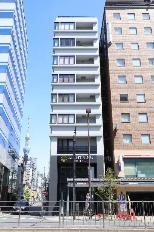 라이트닝 호텔 (Lightning Hotel) 실제 이용후기 및 할인 특가