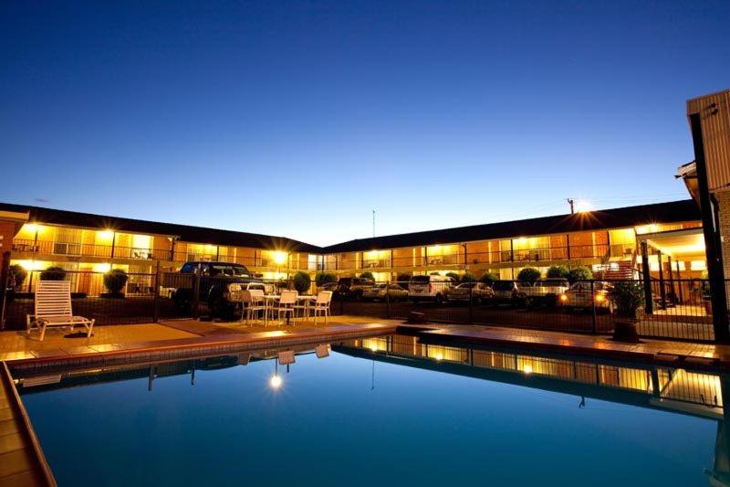 Cobra Street Dubbo Hotels | Cobra Street Hotels in Dubbo | Hotel.com.au