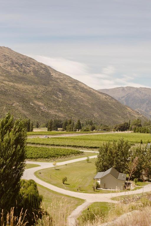 Kinross Cottages- Boutique Vineyard Hotel, Queenstown | 2024 Updated ...