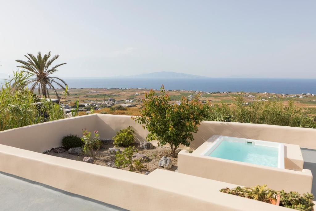 Lotza Studios - 2024 Deals from $126