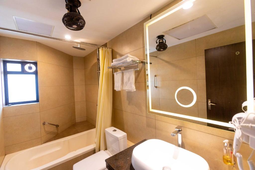 Godwin Hotel, Mumbai | 2024 Updated Prices, Deals