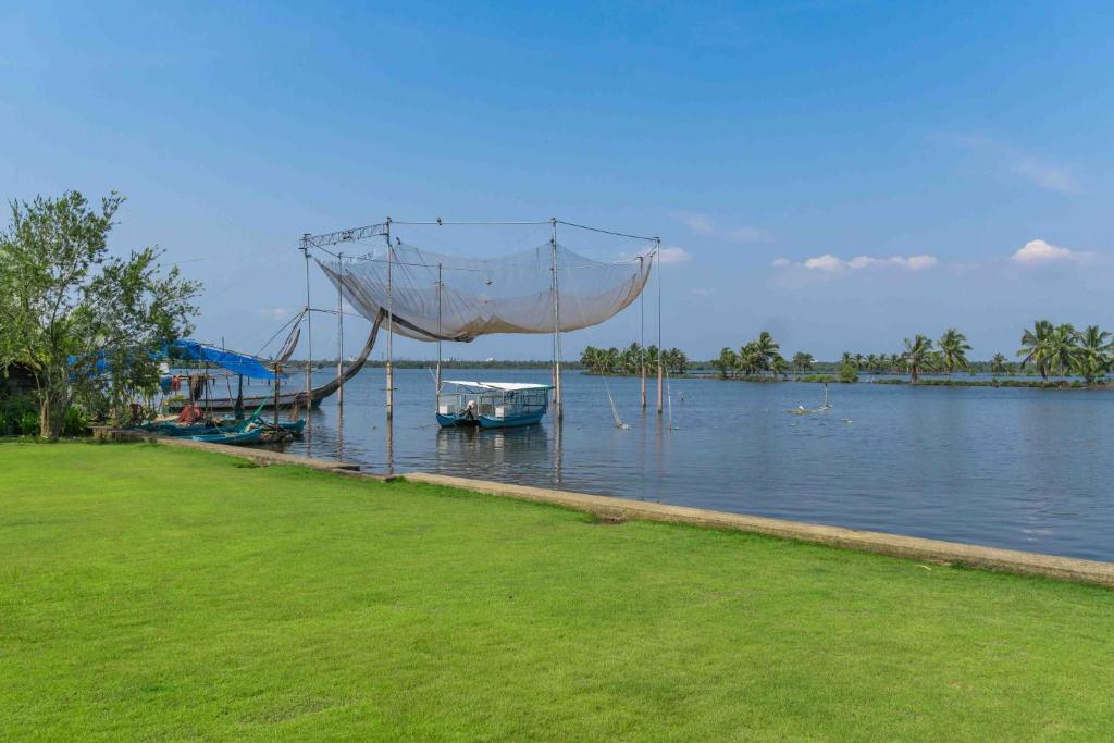 Cheppanam House with Backwater View and Pvt Lawn by StayVista Hotel ...