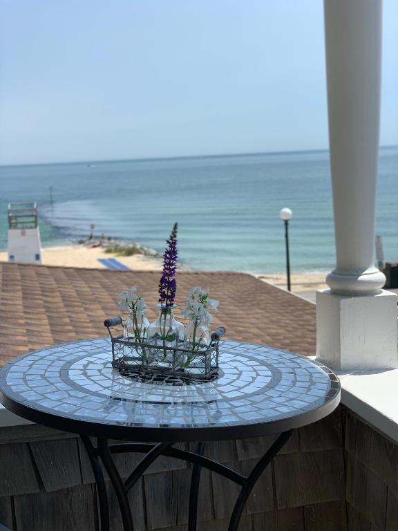 Inkwell Beach Cottage, Oak Bluffs (MA) | 2024 Updated Prices, Deals
