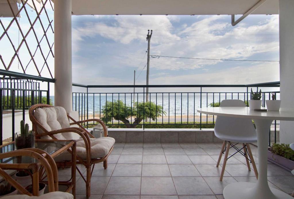 Mini studio apt, Epanomi from €61 - Book Now