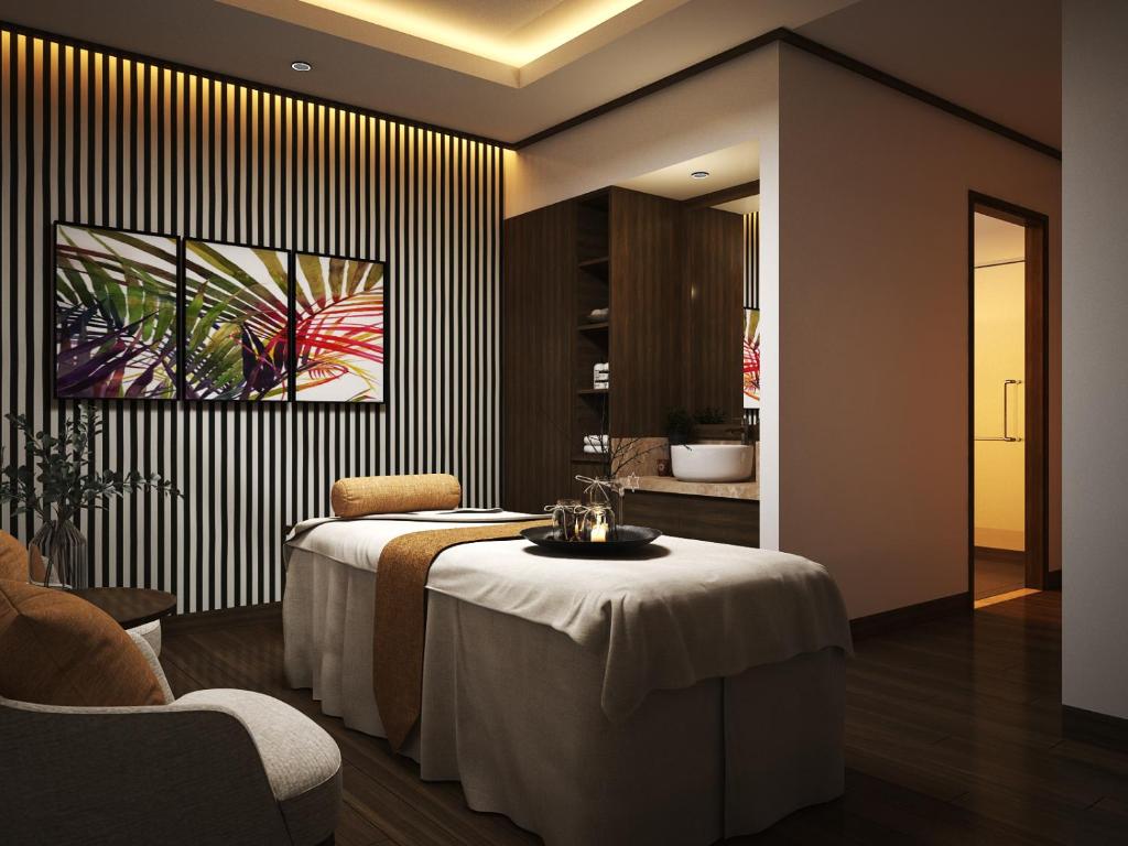 Best Price On Maximilan Danang Beach Hotel In Da Nang Reviews