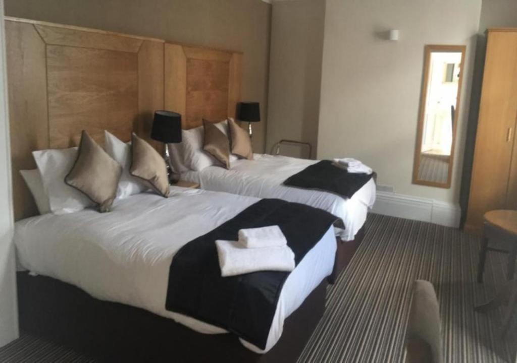 The Castle Hotel Neath from £66 - Book Now