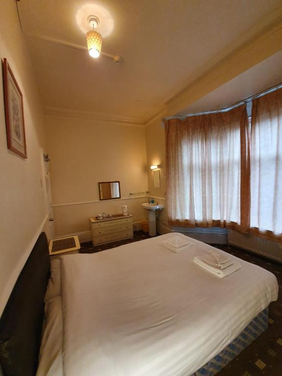 The Handforth Lodge | Manchester 2024 UPDATED DEALS £36, HD Photos ...