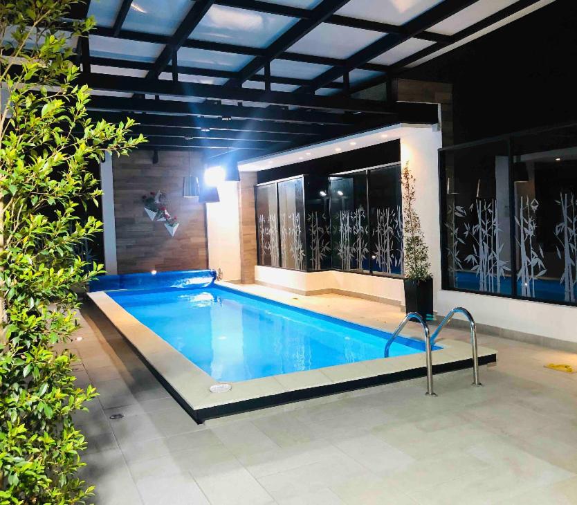 Jacuzzi Piscina Sauna Turco Suite Lujosa en Quito, Ecuador - opiniones ...