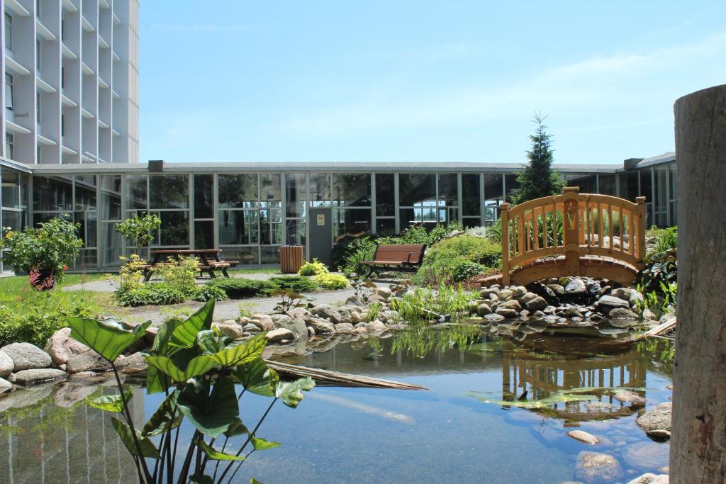 Residences Universite Laval Hostel (Quebec City (QC)) - Deals, Photos ...