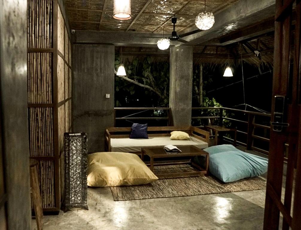 Hang Loose Hostel - 2025 Cheaper Prices!