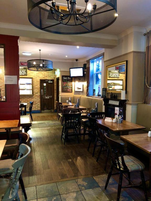 Best Price on The Holystone Bar & Restaurant in Newcastle upon Tyne ...