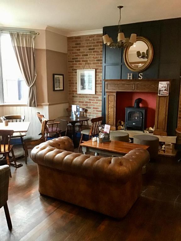 Best Price on The Holystone Bar & Restaurant in Newcastle upon Tyne ...